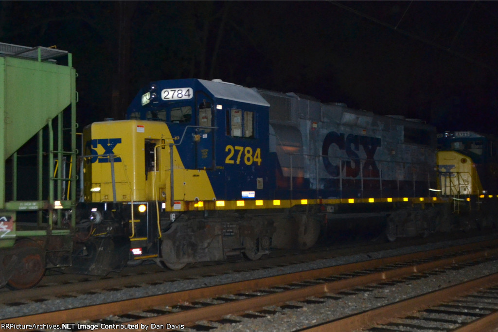 CSX GP38-2 2784 in YN2 trails on Q417-10